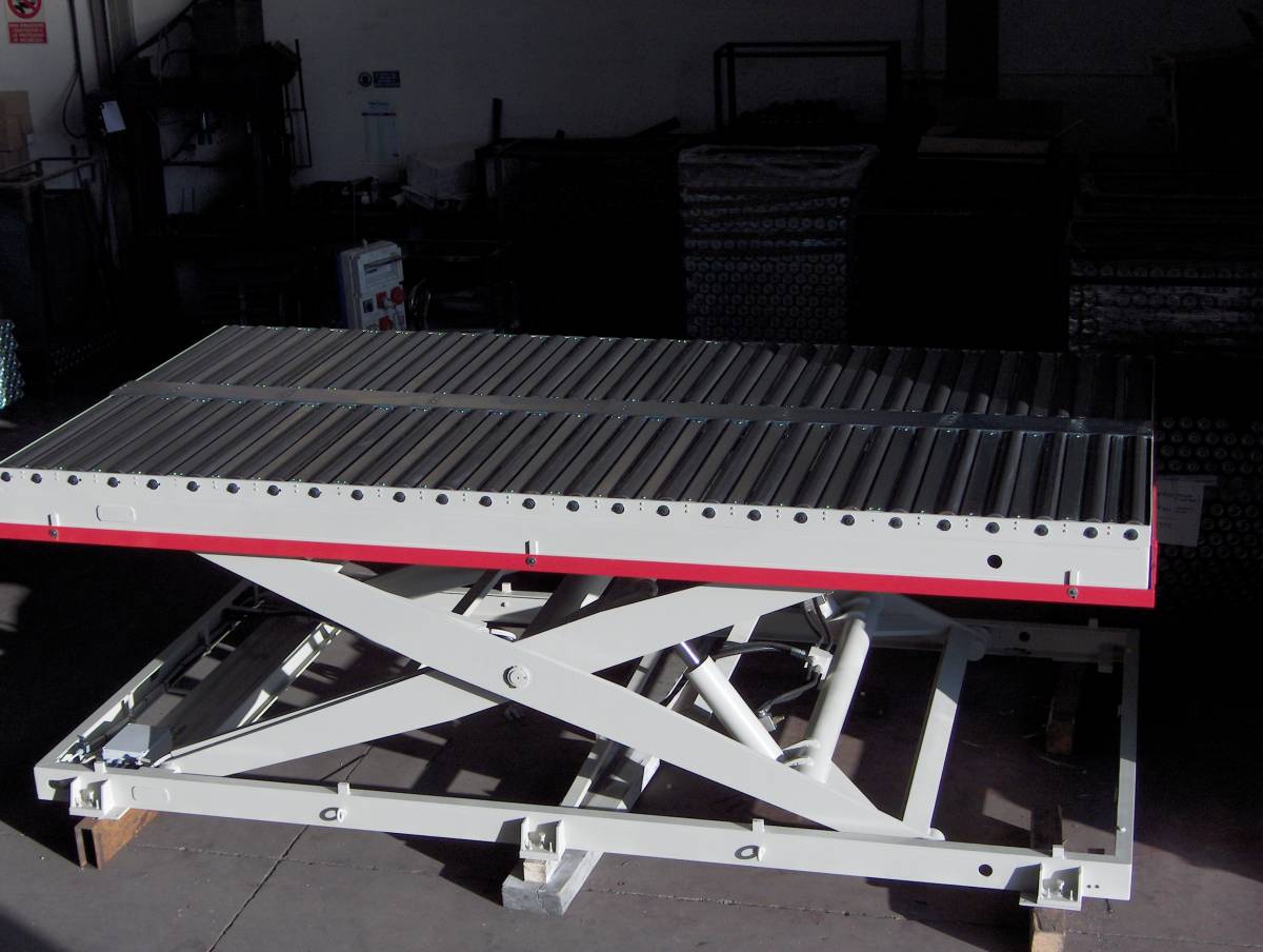 Sollevatori con piani a rulli folli o motorizzati, multidirezionali o ...